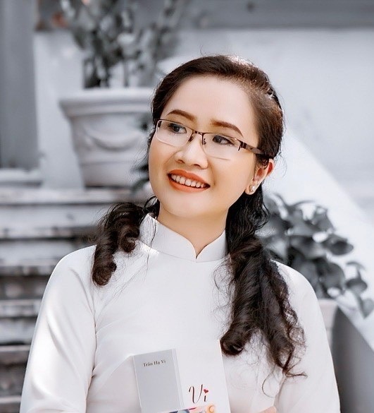 Trần Hạ Vi – Giọng thơ nữ chân thành, bạo liệt và đầy cá tính